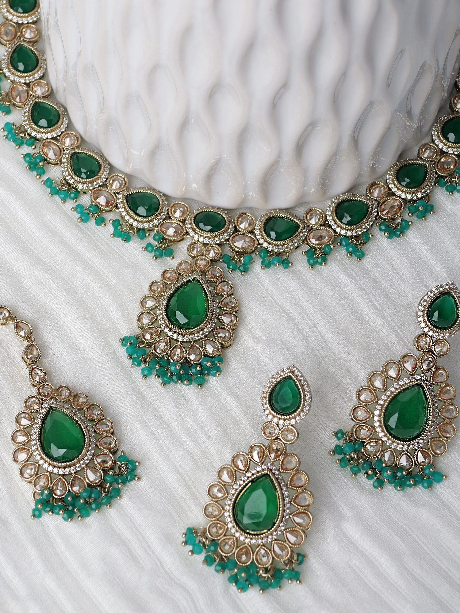 Inaya Necklace Set in Green