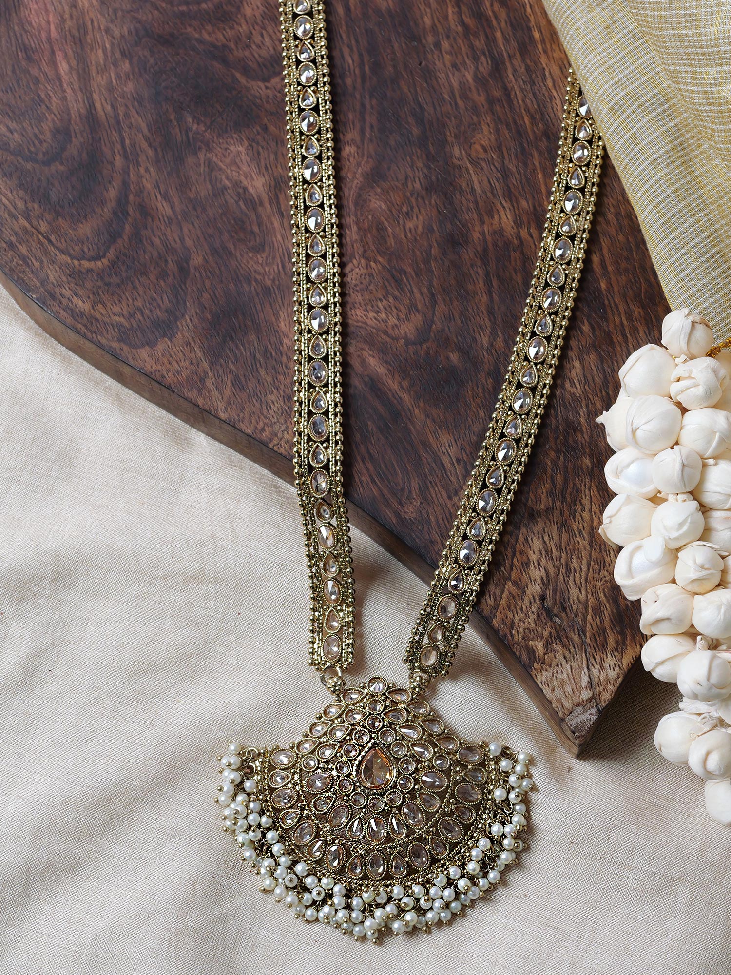 Ruhani Rani Haar in Pearl and Champagne