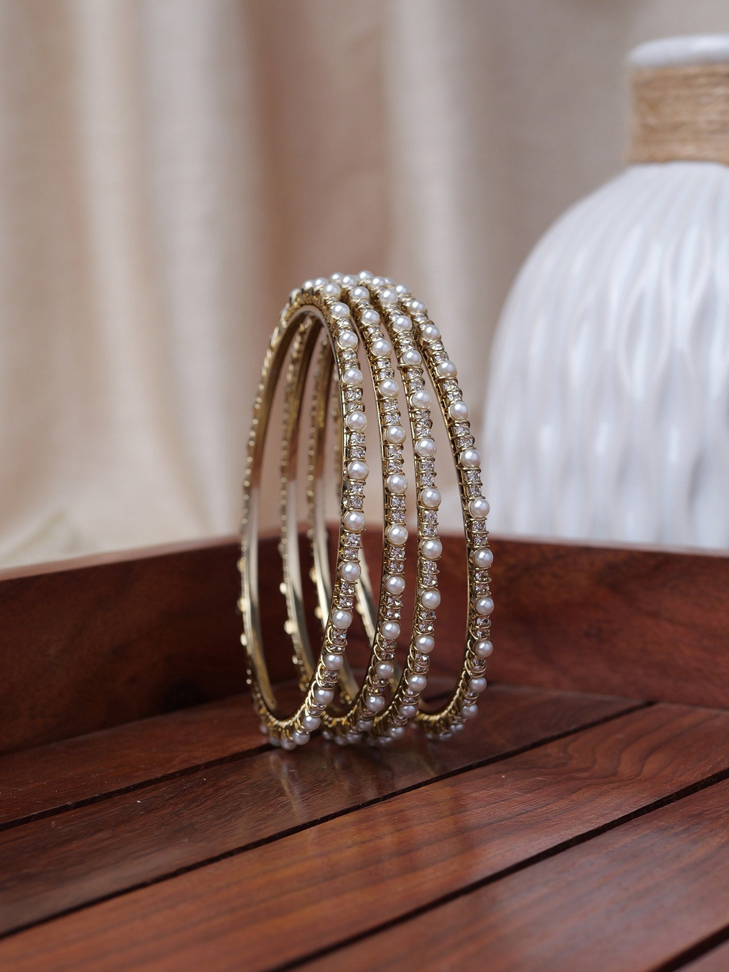 Zina Set of 4 Pearl and White Bangles